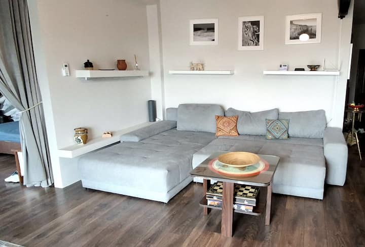Spacious And Comfortable Penthouse, 20sqm Terrass - Buftea