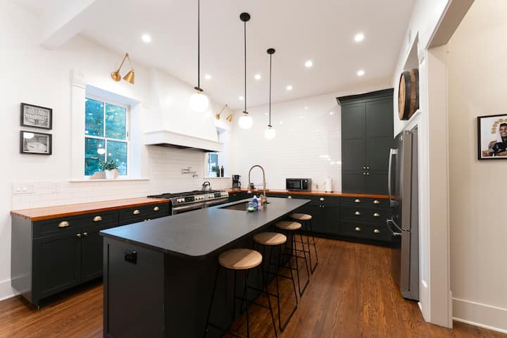 3-story Bourbon Luxe | Historic Retreat - Louisville, KY