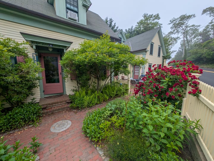 Historic 3-bdrm Home Sleeps 6 With Parking - Provincetown, MA