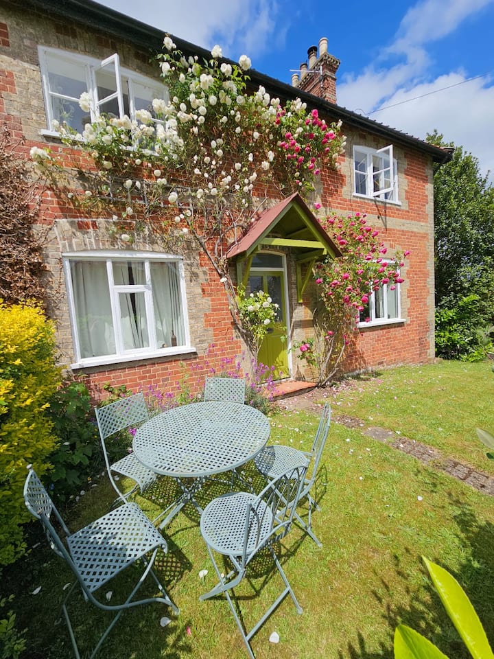 Charming Victorian Cottage - Horning