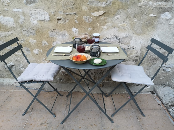 Chambre Dans Mas En Pleine Nature. - Mirmande