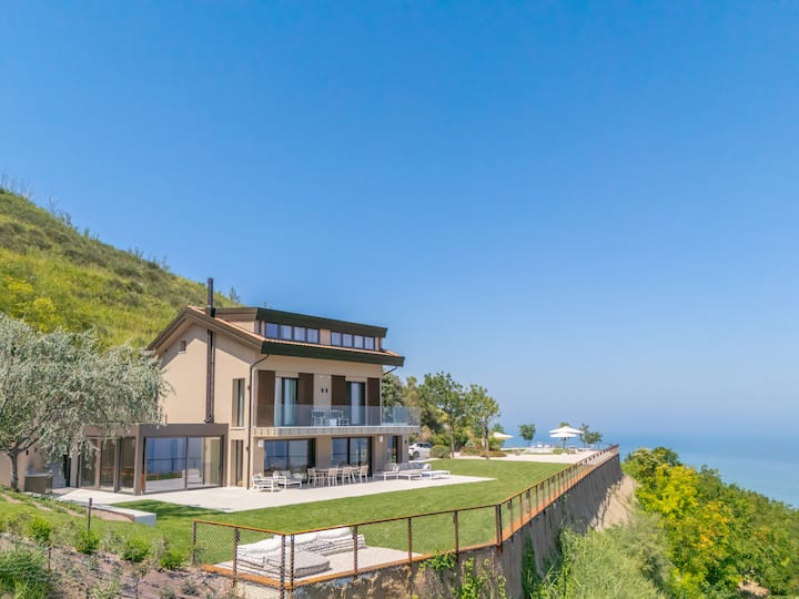 Terrazza Incanti – Pool & Sunset Enchantment - Gradara