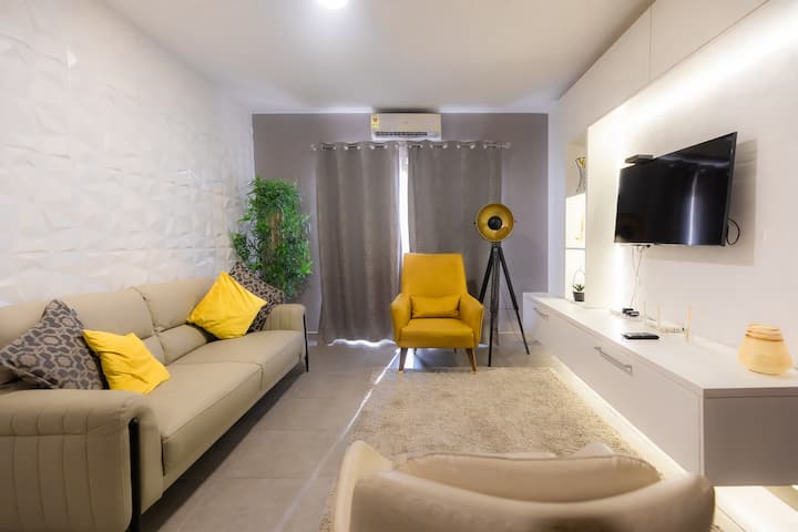 True Living Room With One Bedroom And One Bath. - Accra