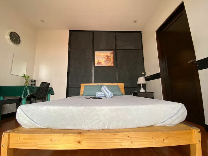 Adorable 1-bedroom With Hot Shower And Tub - Makati