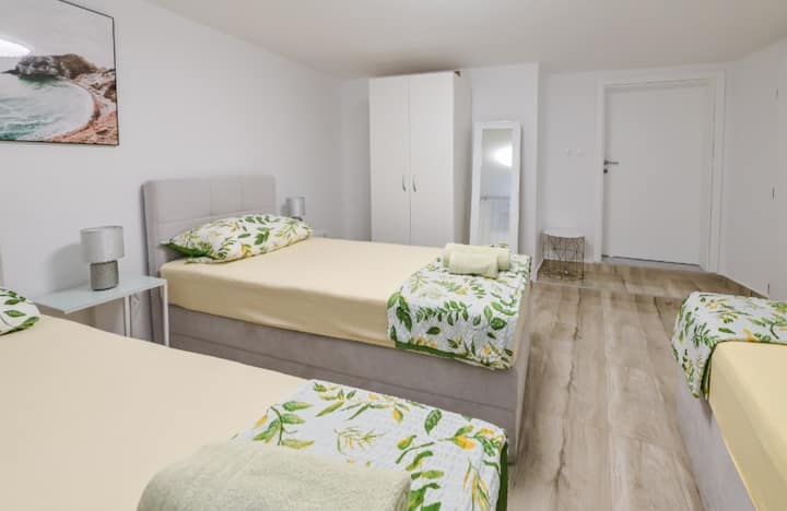Modern Apartment In The Centre Of Novalja(3+1) - Novalja