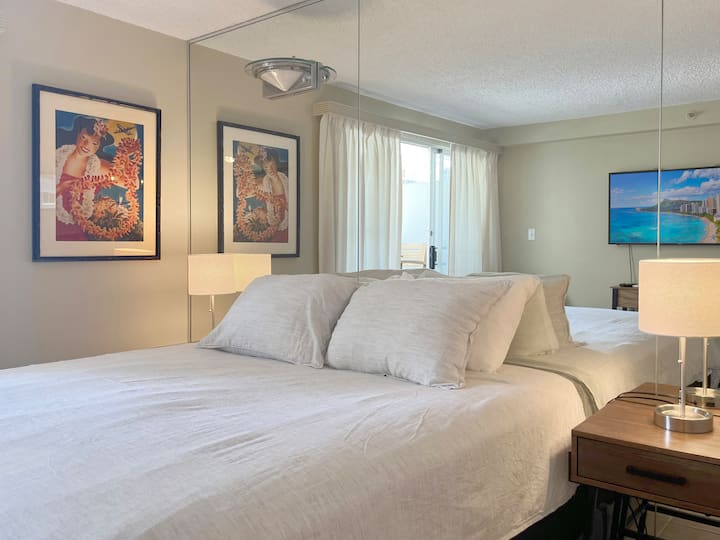Smooth Stay Near Waikiki Beach W Small Balcony - Honolulu