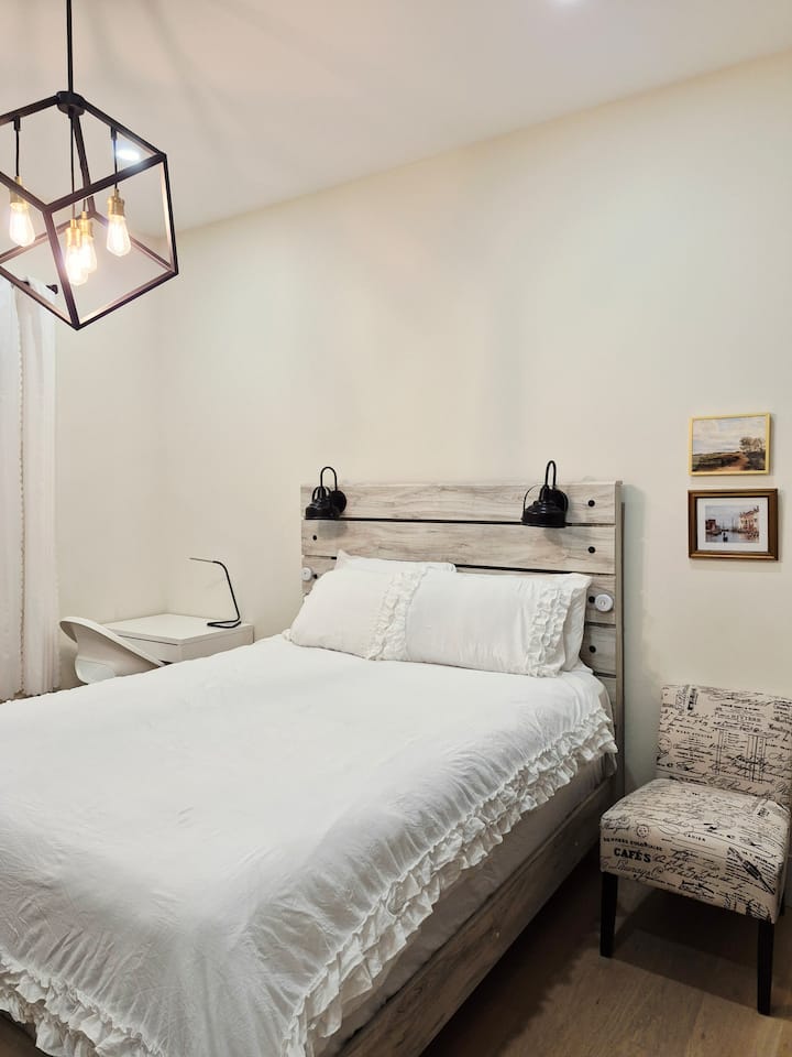 Guest Suite- Private Bedroom, Kitchen & Washroom - Langley