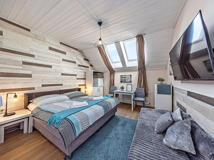 Apt2, Enjoy Petit Price Pension Near Prague Castle - Prague Václav Havel Airport (PRG)