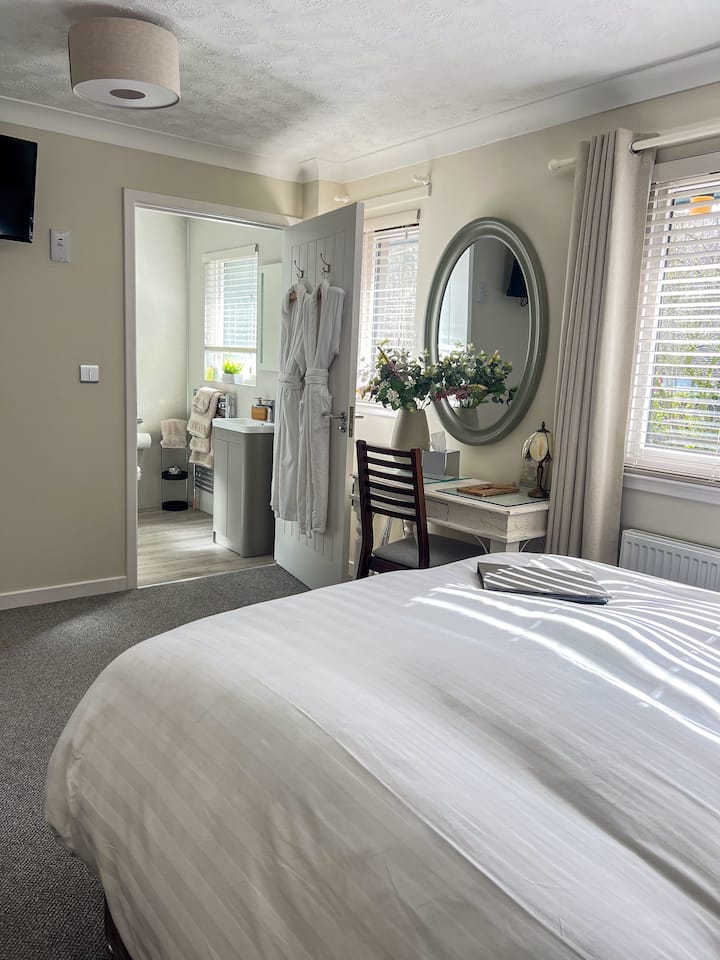 Balmridge Bed & Breakfast 

Private Double Ensite - Drumnadrochit