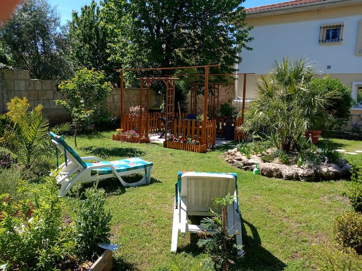 Charmant Appartement En Rdc Au Calme Avec Jardin. - Royan