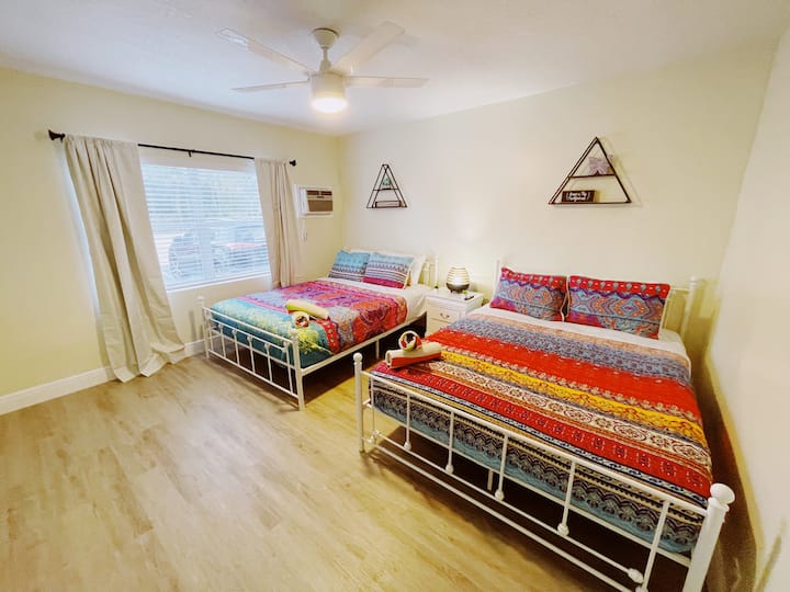 Spacious 1bd Apt 1 Block Off The Beach With Pool - Orchid Beach, Pompano Beach