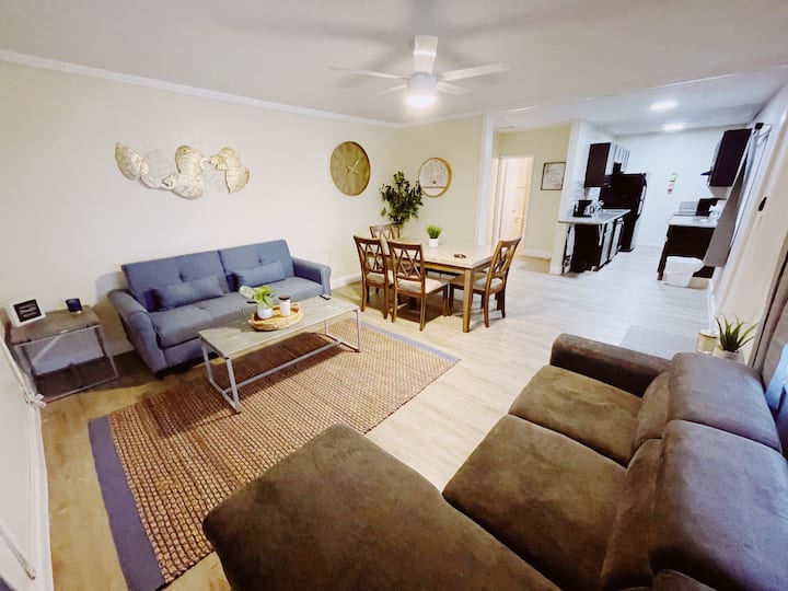 Spacious 1bd Apt 1 Block Off The Beach With Pool - Pompano Beach, FL