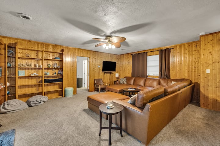 Large Family Home Near Expo/downtown/midtown - Tulsa, OK