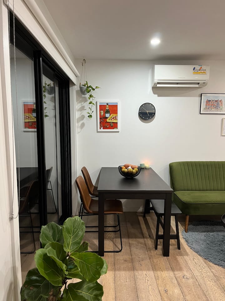 Cosy 2b Apartment With Private Parking - Bayside City