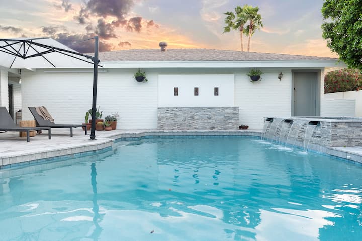 Designer 5-bedroom Home W/ Resort-style Backyard - Mesa, AZ