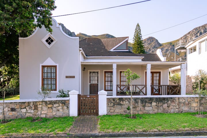 Mountainside Beach House - Hermanus