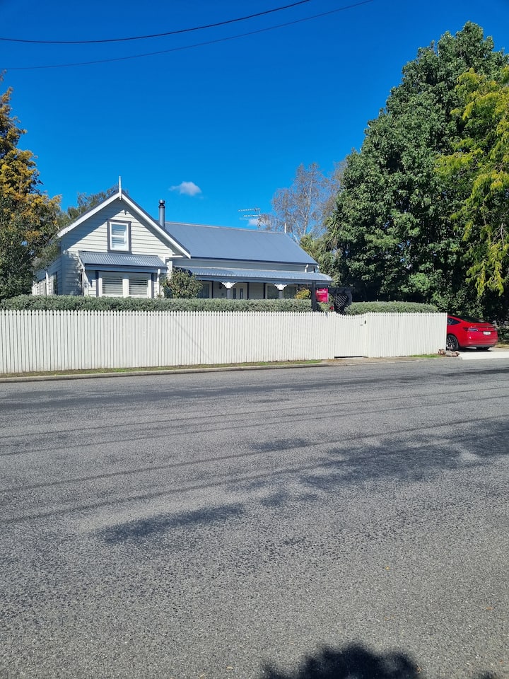 Character Cottage In Private Garden Setting - Greytown