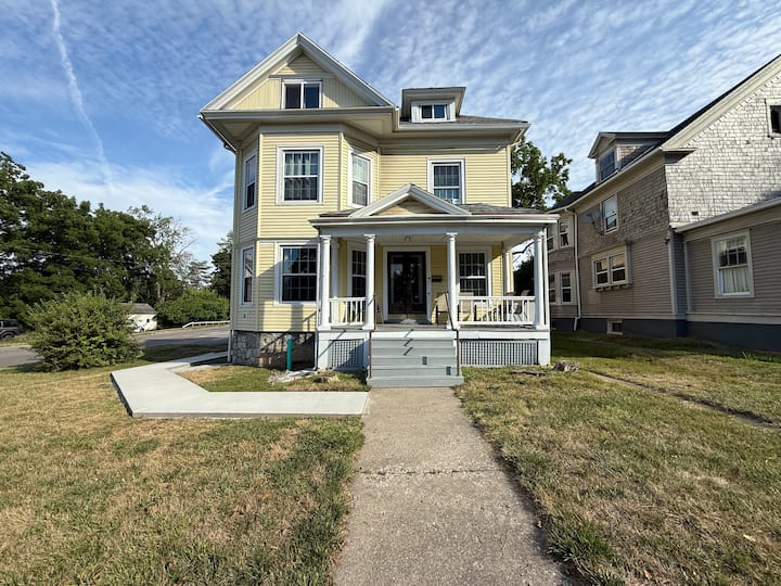 Entire Home: Spacious Stay In Dt Geneva - Geneva, NY