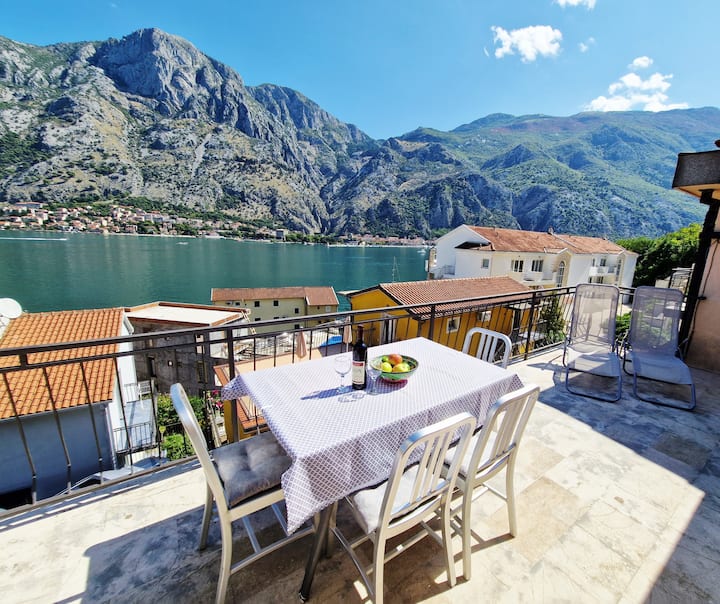 Two-bedroom Apartment With Stunning Balcony - Kotor
