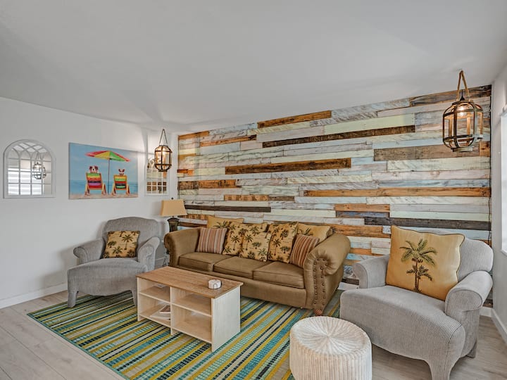 Coastal Cottage Steps To The Beach W Heated Pool - Margate, FL