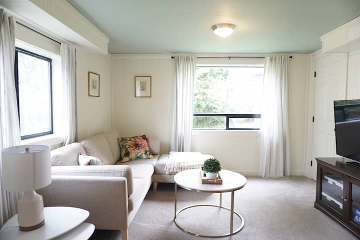 Sunny Manette Apartment - Port Orchard, WA