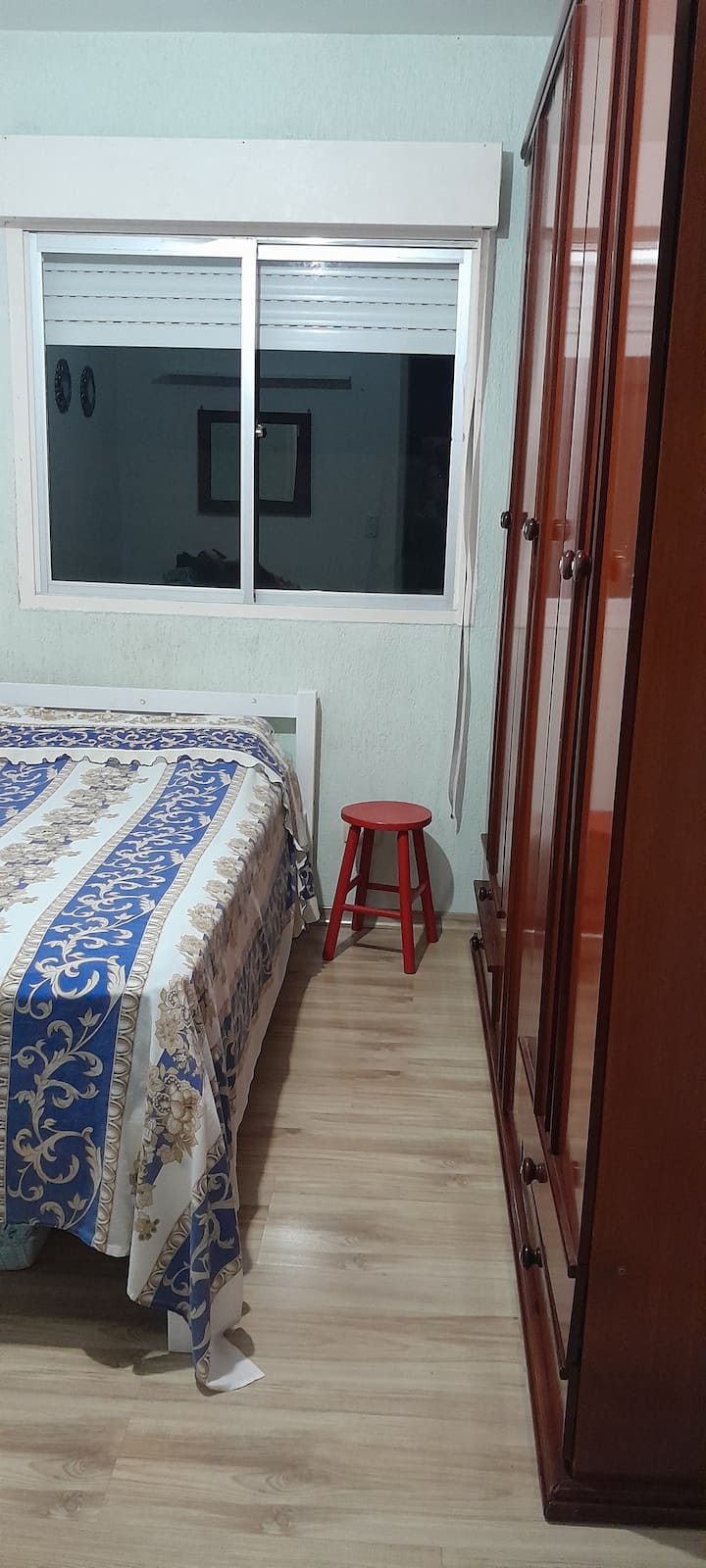 Quarto Em Apto, No Centro De Sm, Moro No Local - Santa Maria