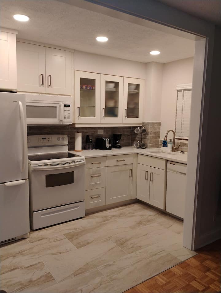 Lovely One Bedroom Condo With Patio - Atlanta, GA