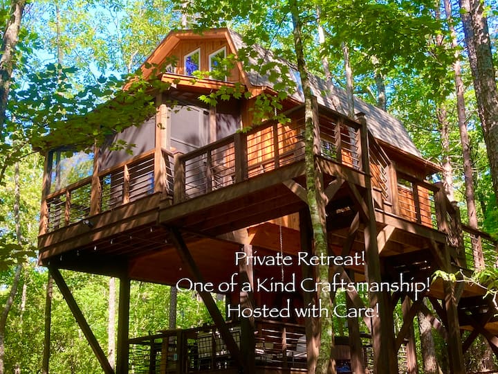 Unique Treebarn! The Raven’s Nest Mini-barn - Mineral Bluff, GA