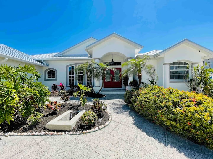 Lemon Bay Beach House With Private Backyard - Englewood, FL
