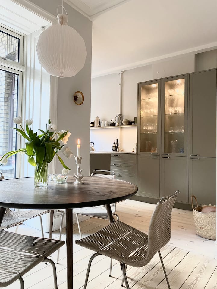 Lejlighed Med Vestvendt Altan Centralt På ØSterbro - Copenhaga