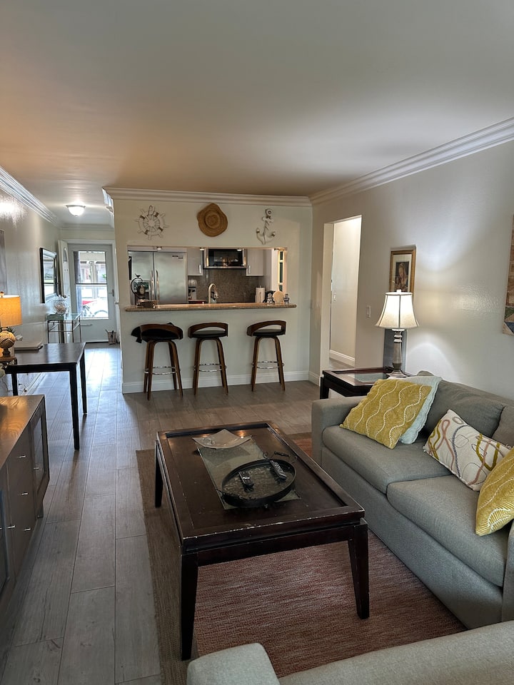 Beach Bungalow 3 Bed/2 Bath Fully Furnished. - Oxnard, CA