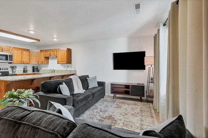 Desert Ridge Home -Amazing View & Water Park - St. George, USA