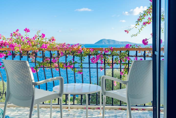 Delightful Seafront Villa In Kas - Turcja