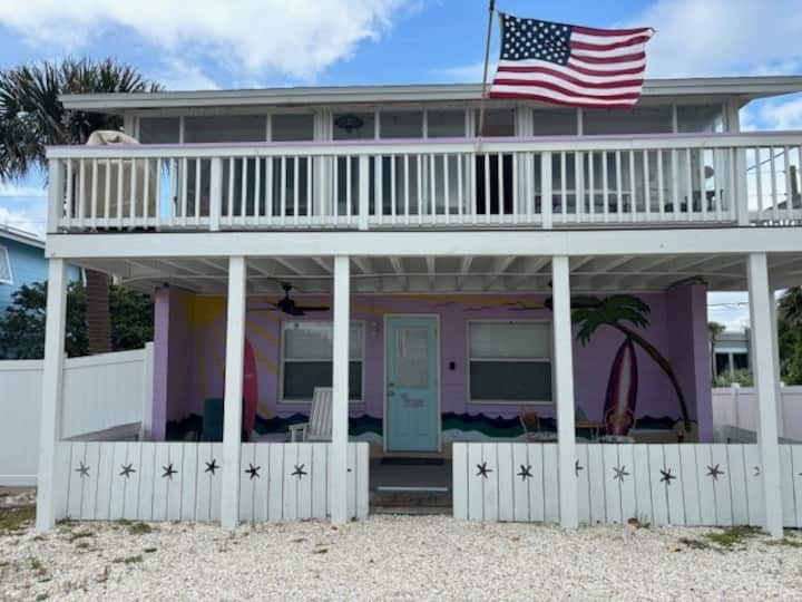 Cute Nsb Efficiency Just Steps From The Beach - New Smyrna Beach, FL