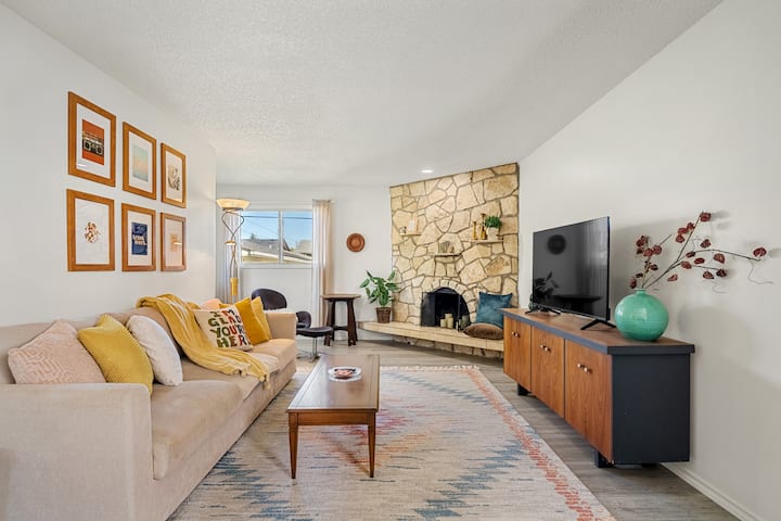 Spacious Group Home With 2 Suites - Calgary