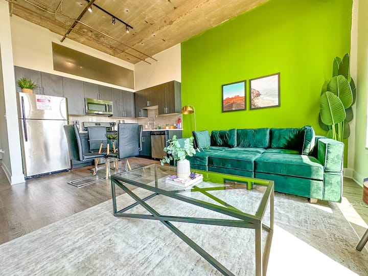 Mccormick Place 2b\/2b Family Unit With Optional Parking For Up To 8 Guests - Chicago, IL