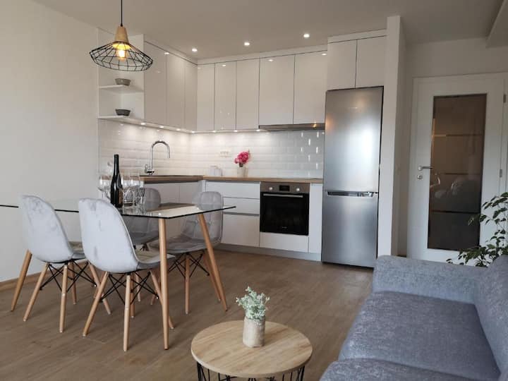 Apt Joy(2+2) W/balcony+free P, Excellent Location - Makarska