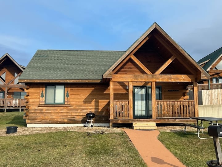 The Reber's Warrens Cabin: 428 Overlook - Fort McCoy, WI
