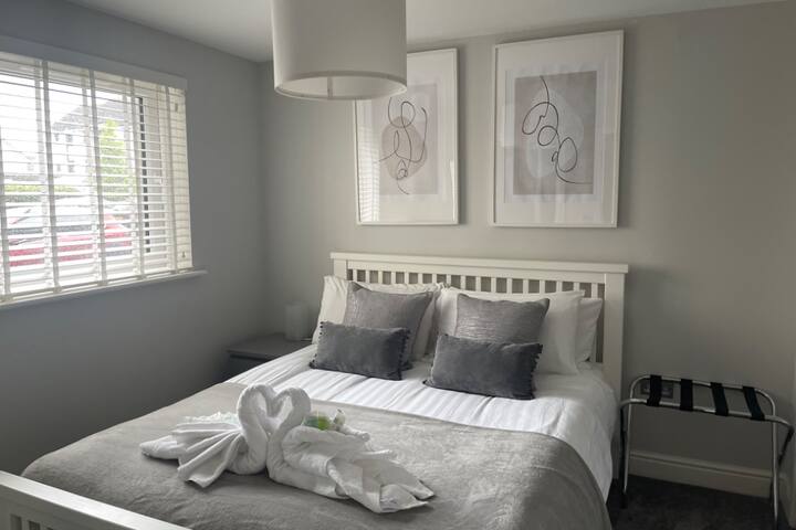 Modern comfort next to Braehead with Free Parking Apartments for Rent in Renfrewshire Scotland United Kingdom Airbnb