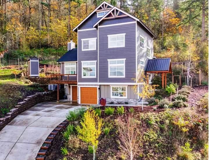 Private Level With Bathroom And Kitchenette - Eugene, OR