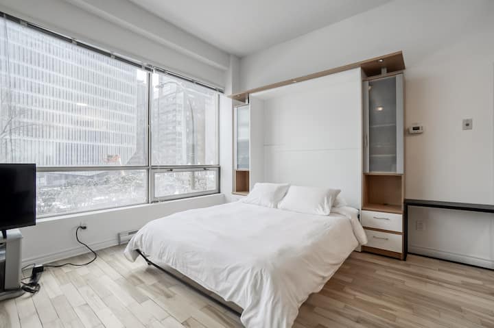 Studio Lumineux | Quartier Des Spectacles | Métro - Montreal