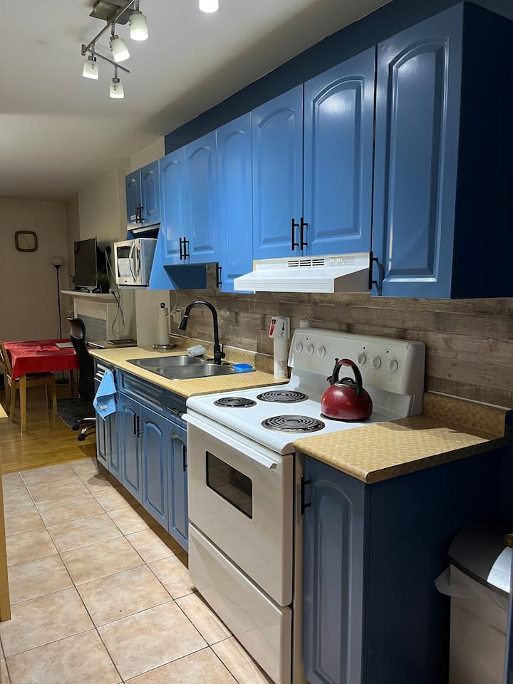 Charming Apt 2 Min Subway/sleeps 4 - Toronto