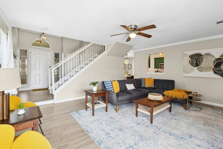 3 Bed House Fenced Yard | Hot Tub & Pet Friendly - Pflugerville, TX