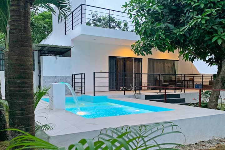 Designer Villa With Pool And Rooftop Lounge - Puerto Princesa