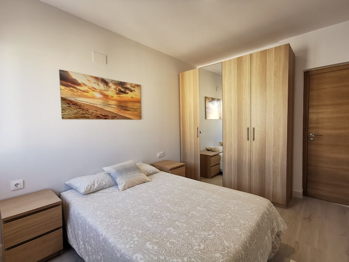 Habitación Privada Con Baño Compartido En Valencia - Valencia