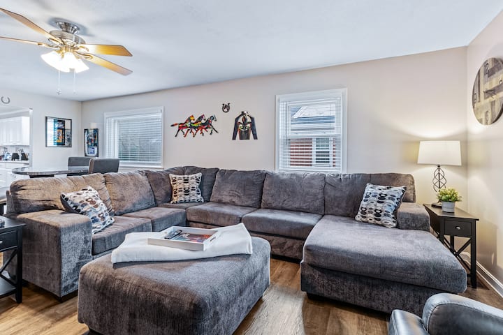 Preston Place - Walk To Expo Center | Sleeps 10 - Louisville, KY