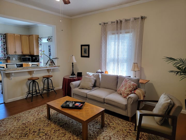 2 Bedroom Home Walk To Downtown Greer Pet Friendly - Lake Robinson, SC
