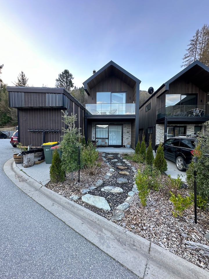 Sauna + Scenic Deck| Cozy 3br At Arthur's Point - Queenstown