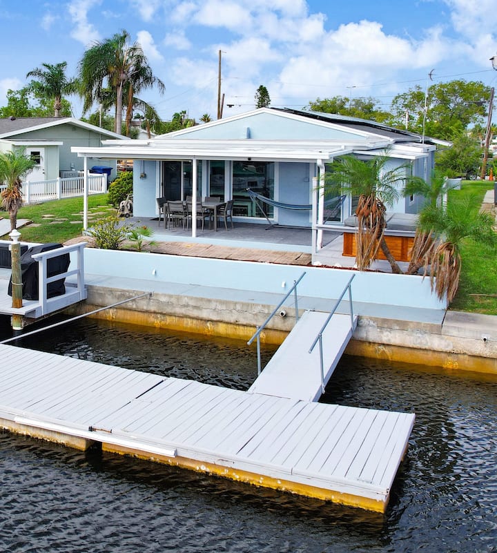 Bright Beautiful Home W/ Hot Tub, Kayaks And Dock - 홀리데이
