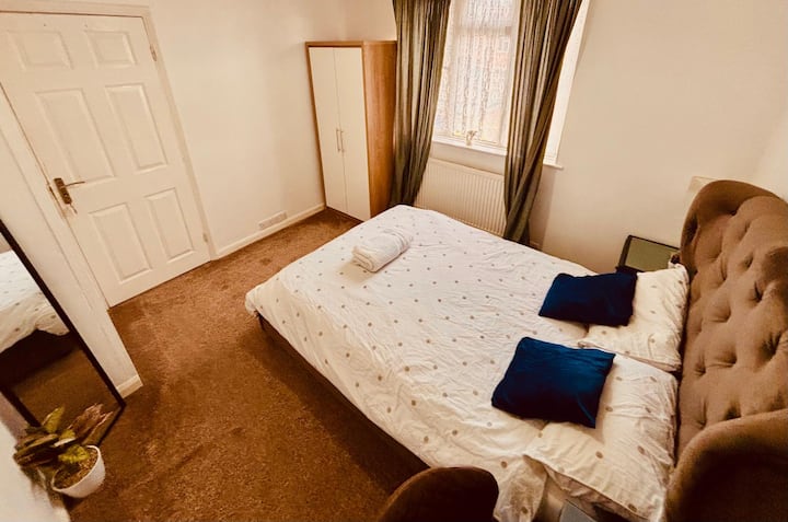 Sunlit Room – Peaceful, Secure & Garden View - Farnham